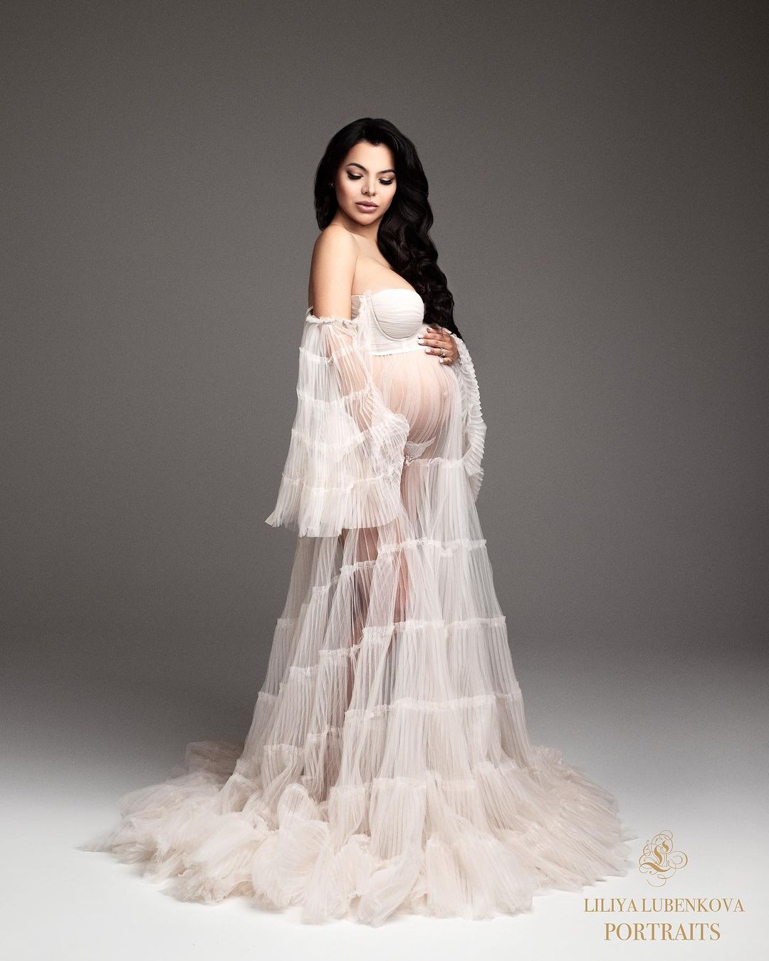 Just love her robe | Scrolller