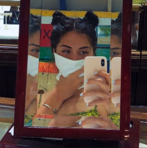 Just passing by...(18F) | Scrolller