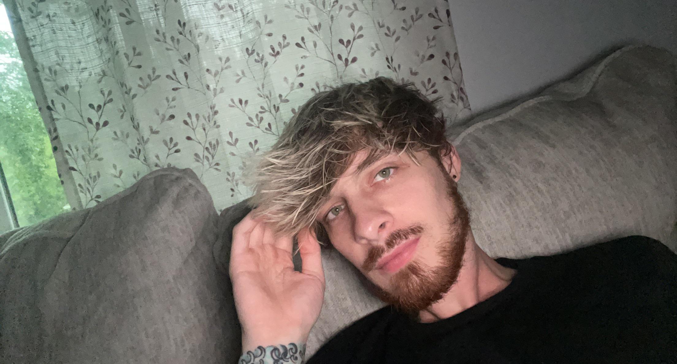 Just Sharing My Selfie 🤳 Scrolller