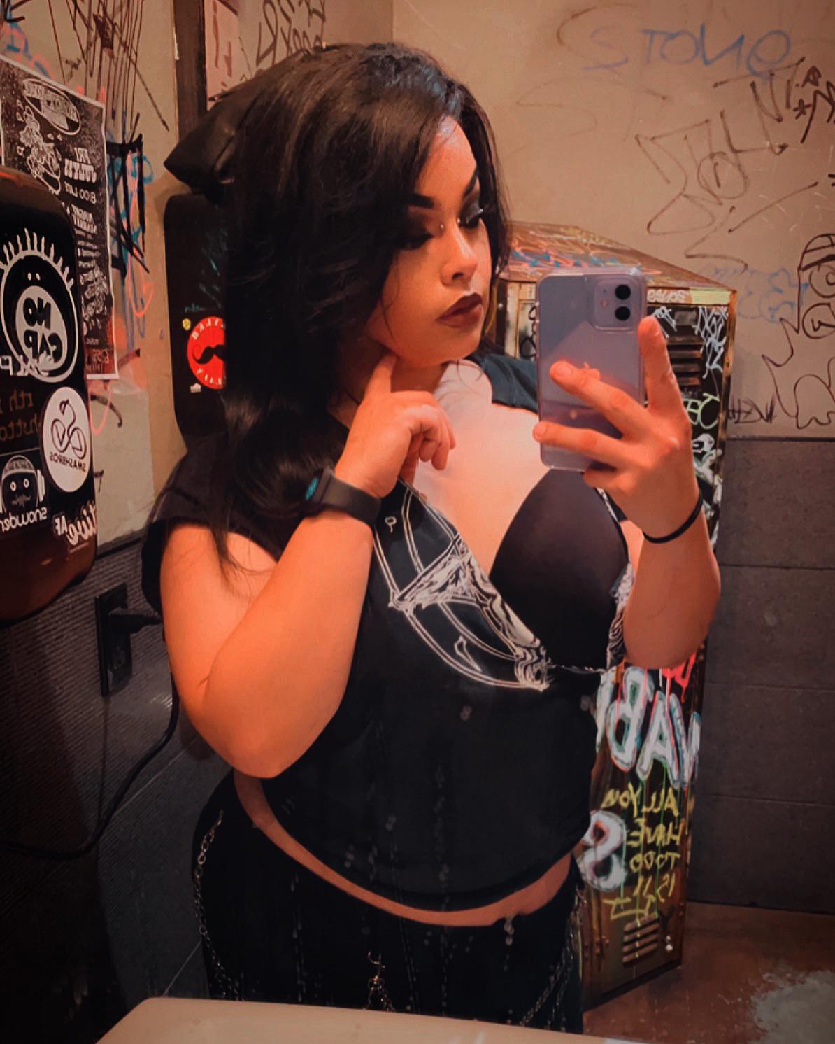 Just wanna be pampered and spoiled | Scrolller