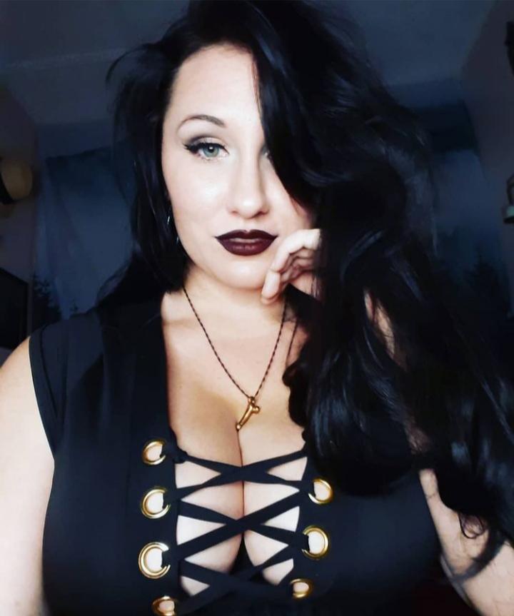 Just your Mommy domme next door who loves good boys and girls. | Scrolller