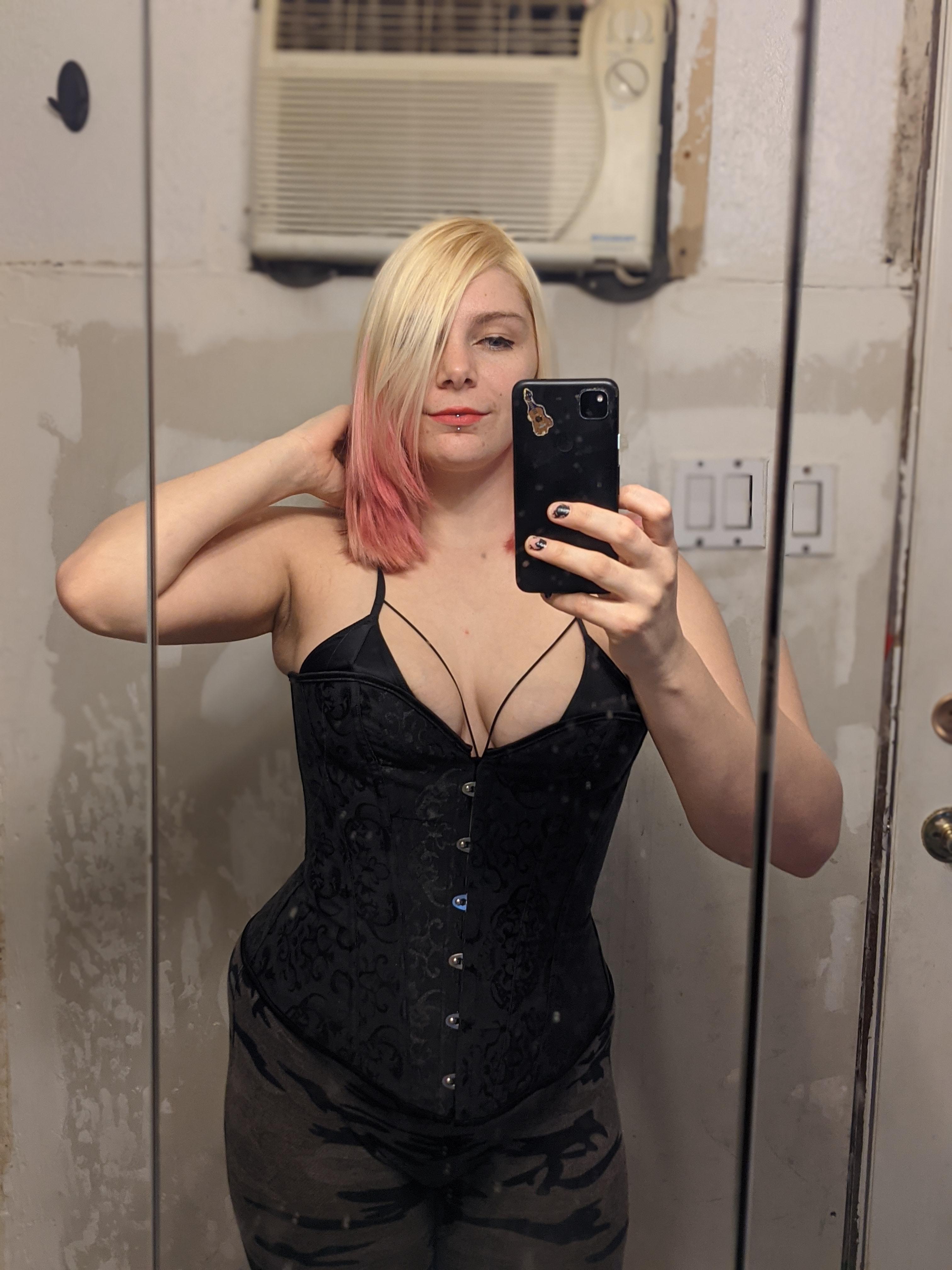 K but I finally got a corset | Scrolller