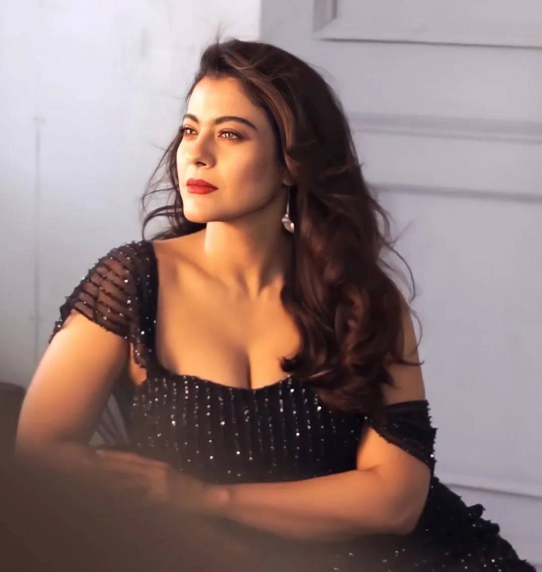 Kajol Devgan mommy clevage show 🤤 | Scrolller