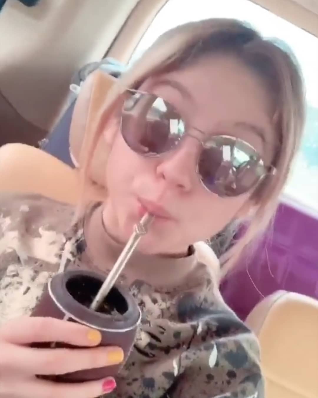 Karol es una experta mamando pitos | Scrolller