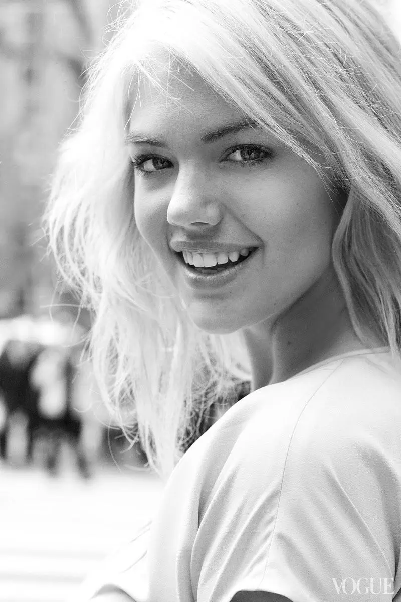 Kate Upton Scrolller
