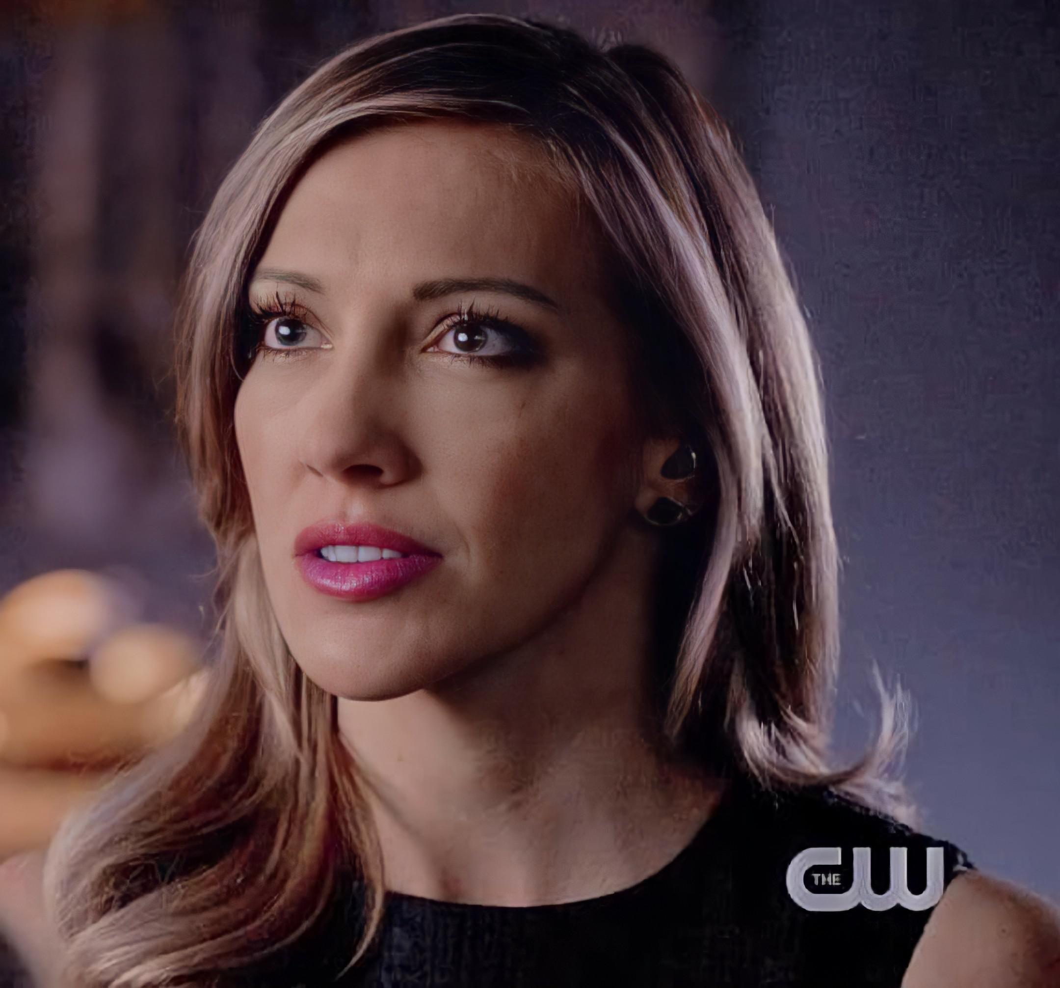 Katie Cassidy in arrow S6 | Scrolller