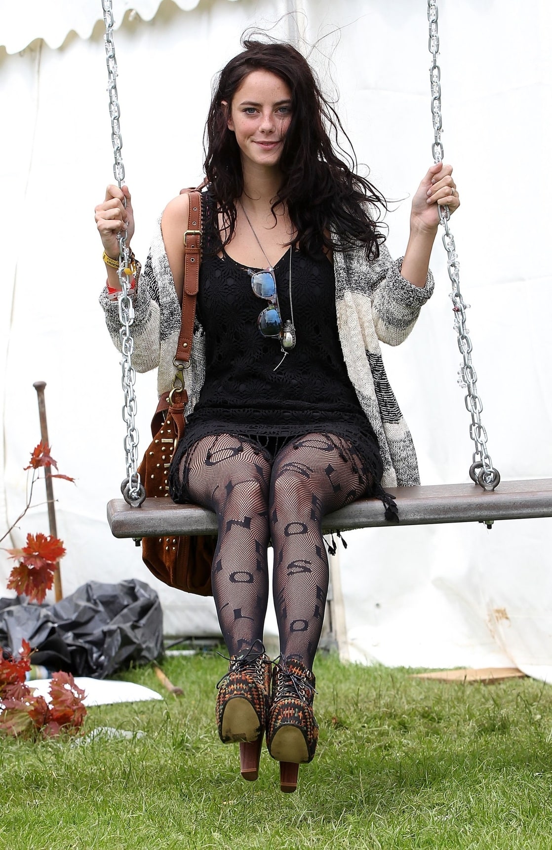 Swinging | Scrolller