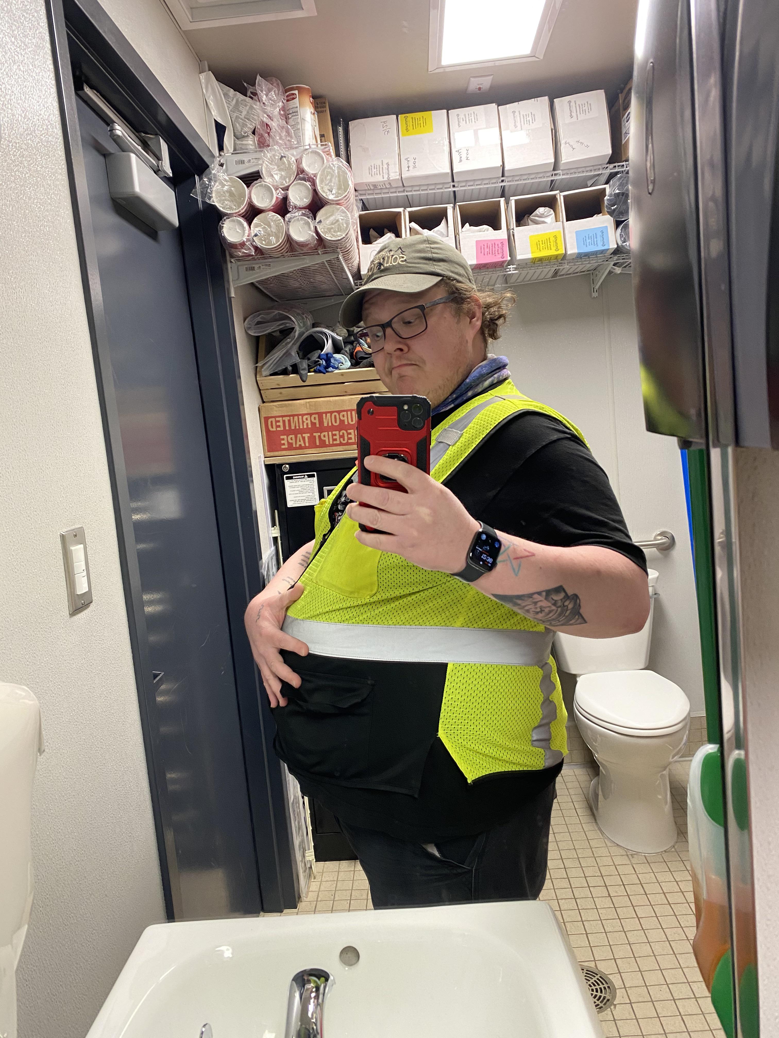 Oh hey! Am I visible enough with my gut? | Scrolller