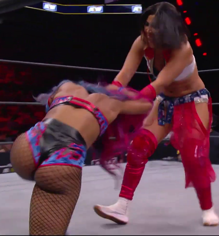 Kiera Hogan | Scrolller