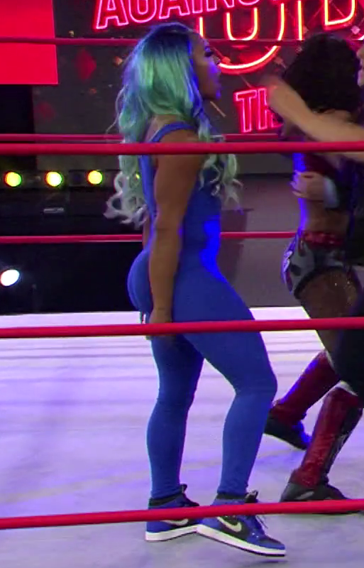 Kiera Hogan | Scrolller