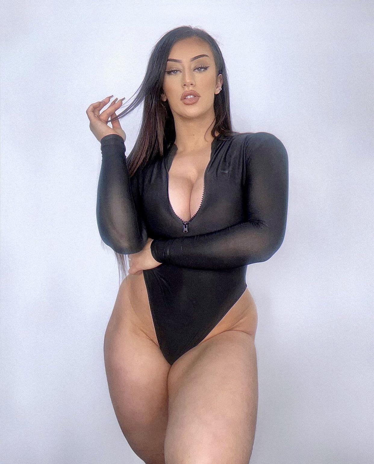 Kiki Vhyce | Scrolller