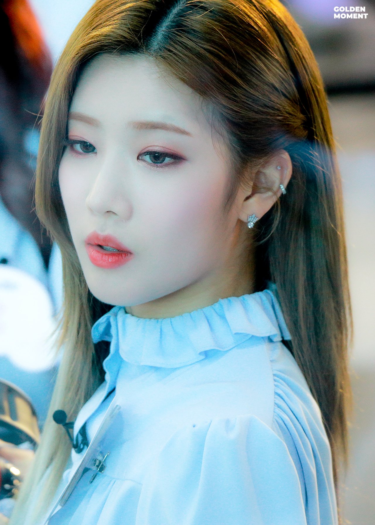 Kim Lip | Scrolller