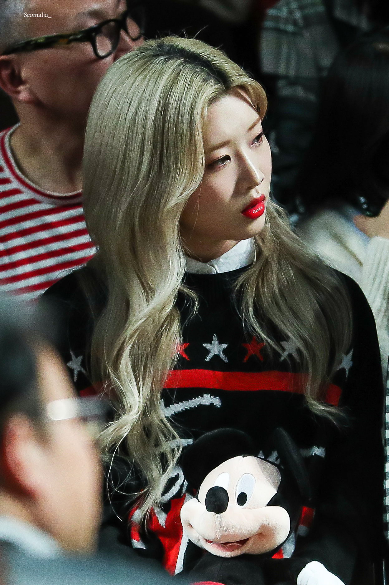 Kim Lip | Scrolller