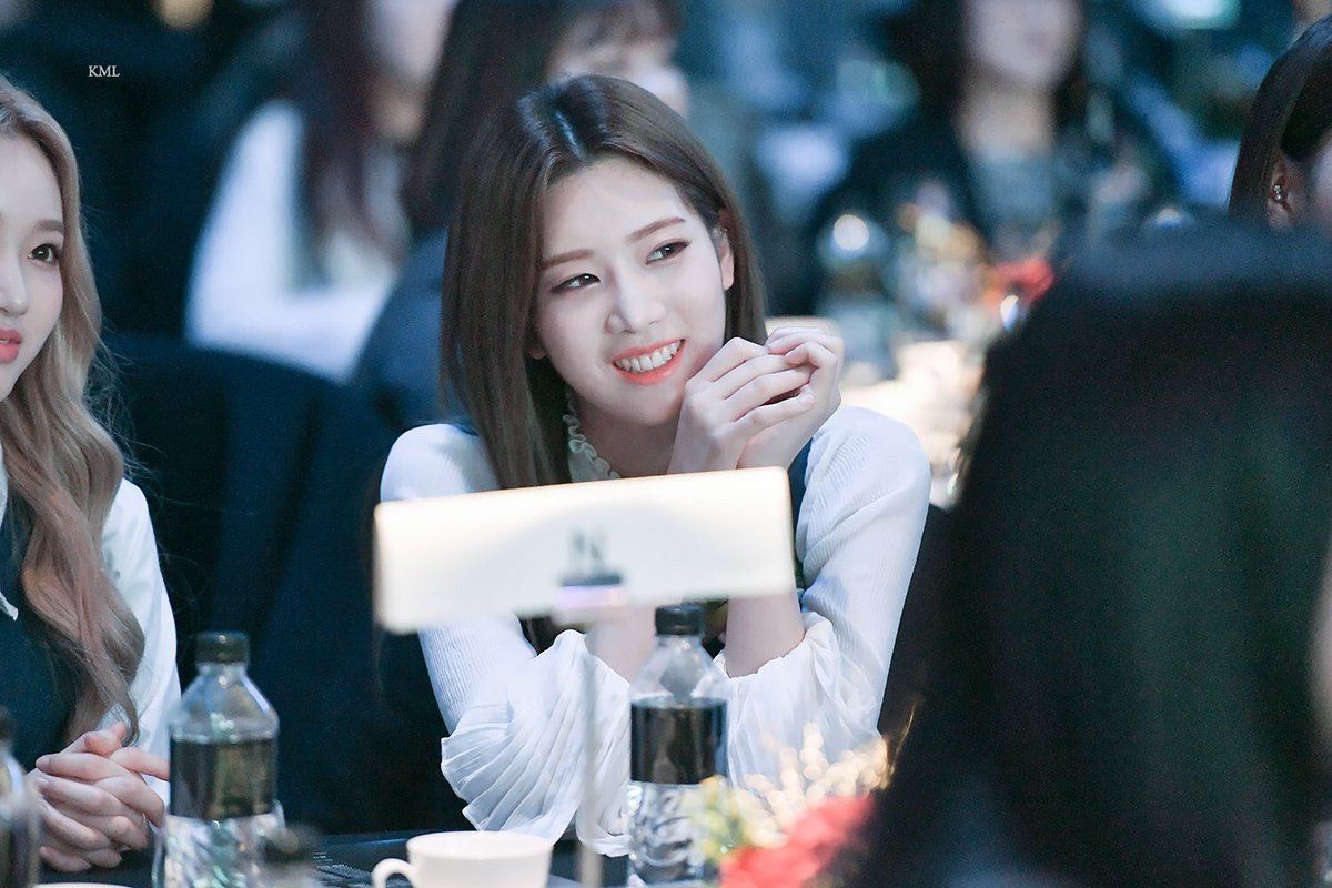 Kim Lip Smile | Scrolller