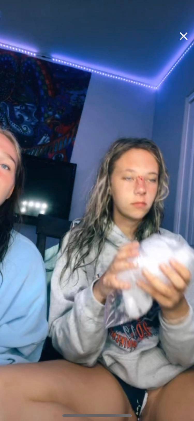 kinda there | Scrolller