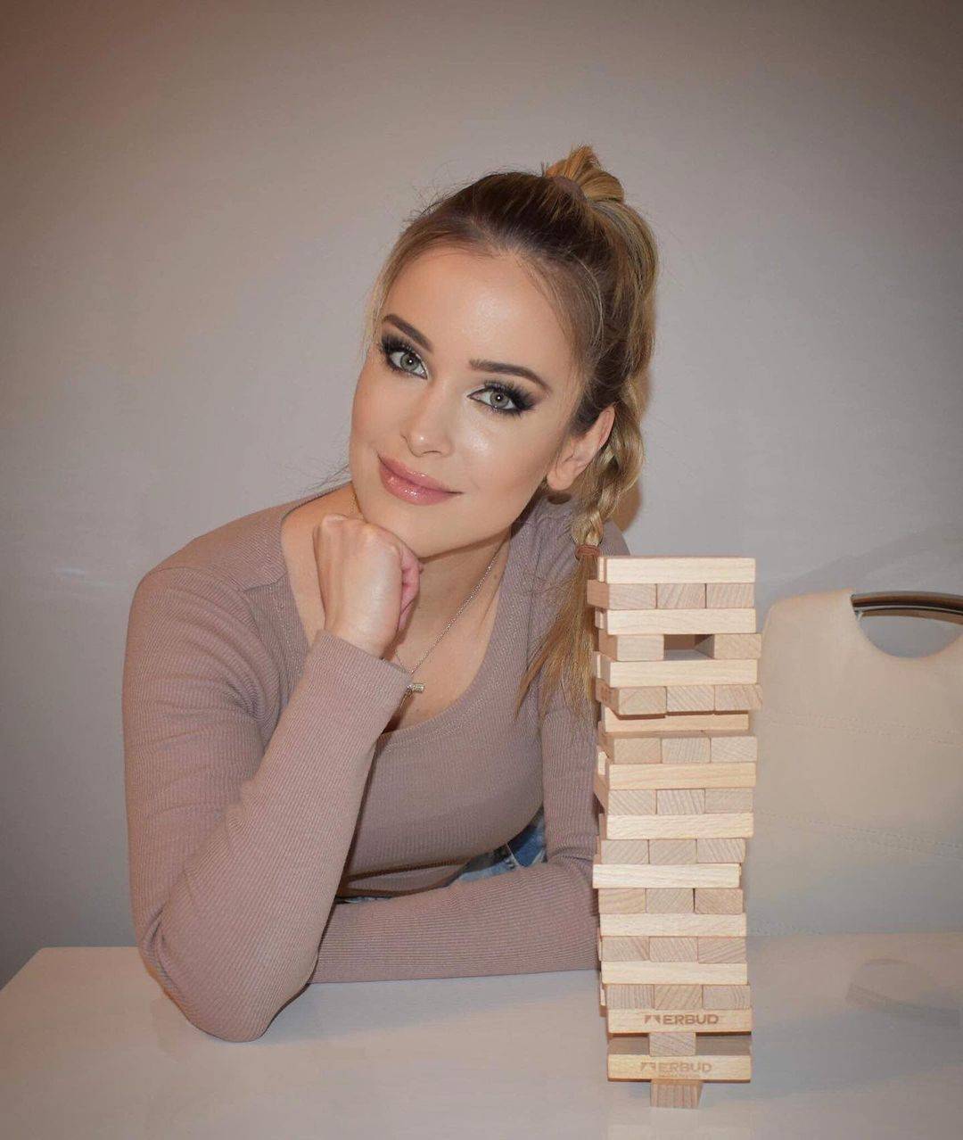 Kinga Kujawska is soo beautiful | Scrolller