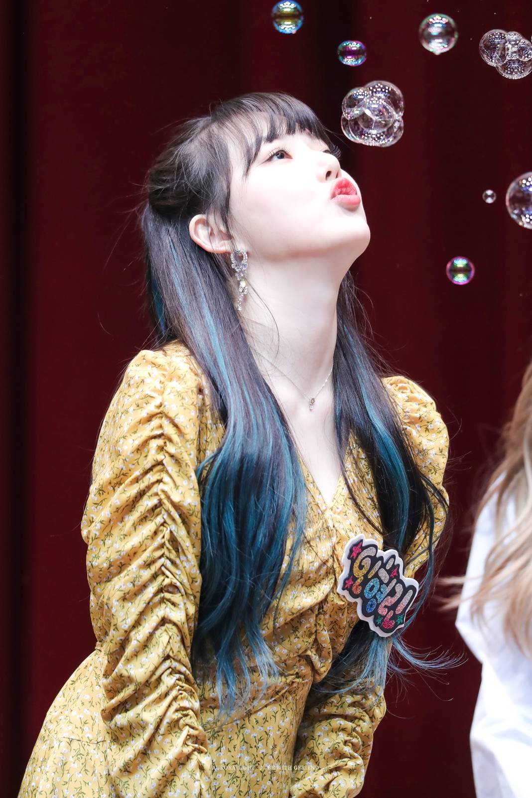 Kissin' Bubbles | Scrolller