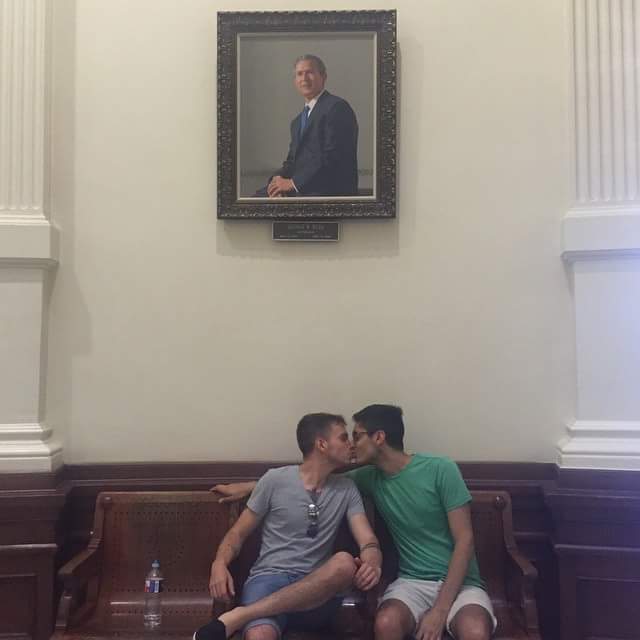 Kissing at the Texas State Capitol. (x-post /r/atheism) | Scrolller