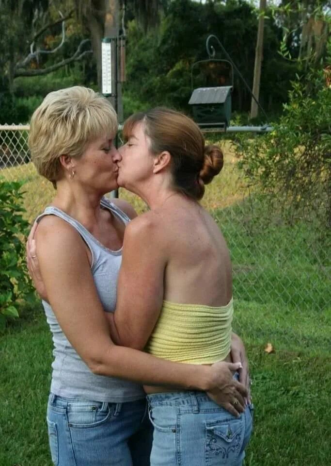 Kissing Tracy Licks | Scrolller