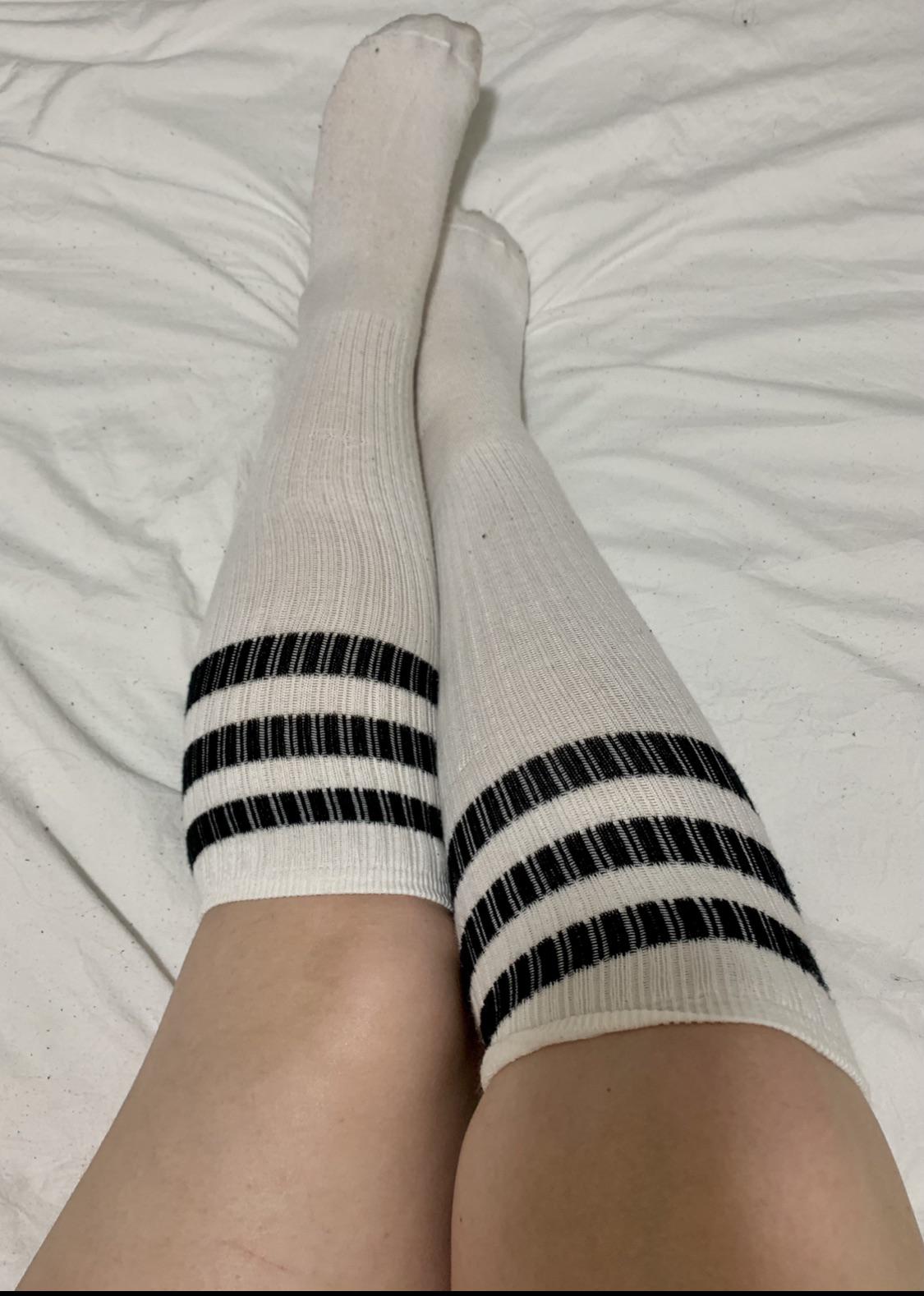 Knee high socks anyone | Scrolller