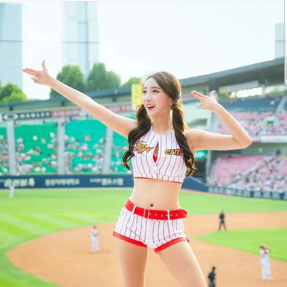 Korean Cheerleader | Scrolller