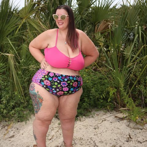 Krissy Kurves looking 😋😋😋😋 | Scrolller