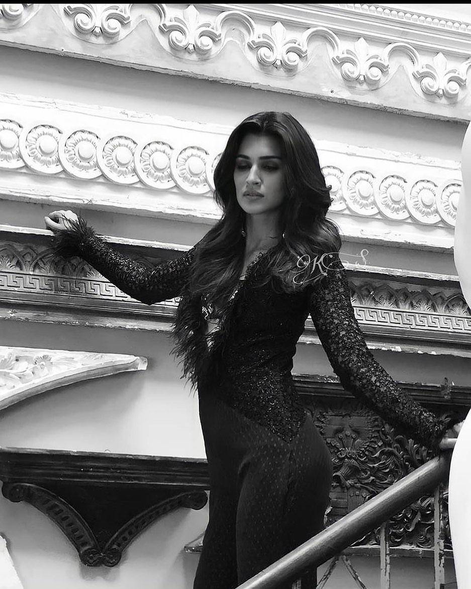 Kriti Sanon Scrolller