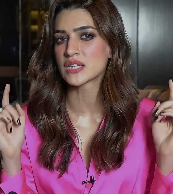 Kriti Sanon Scrolller