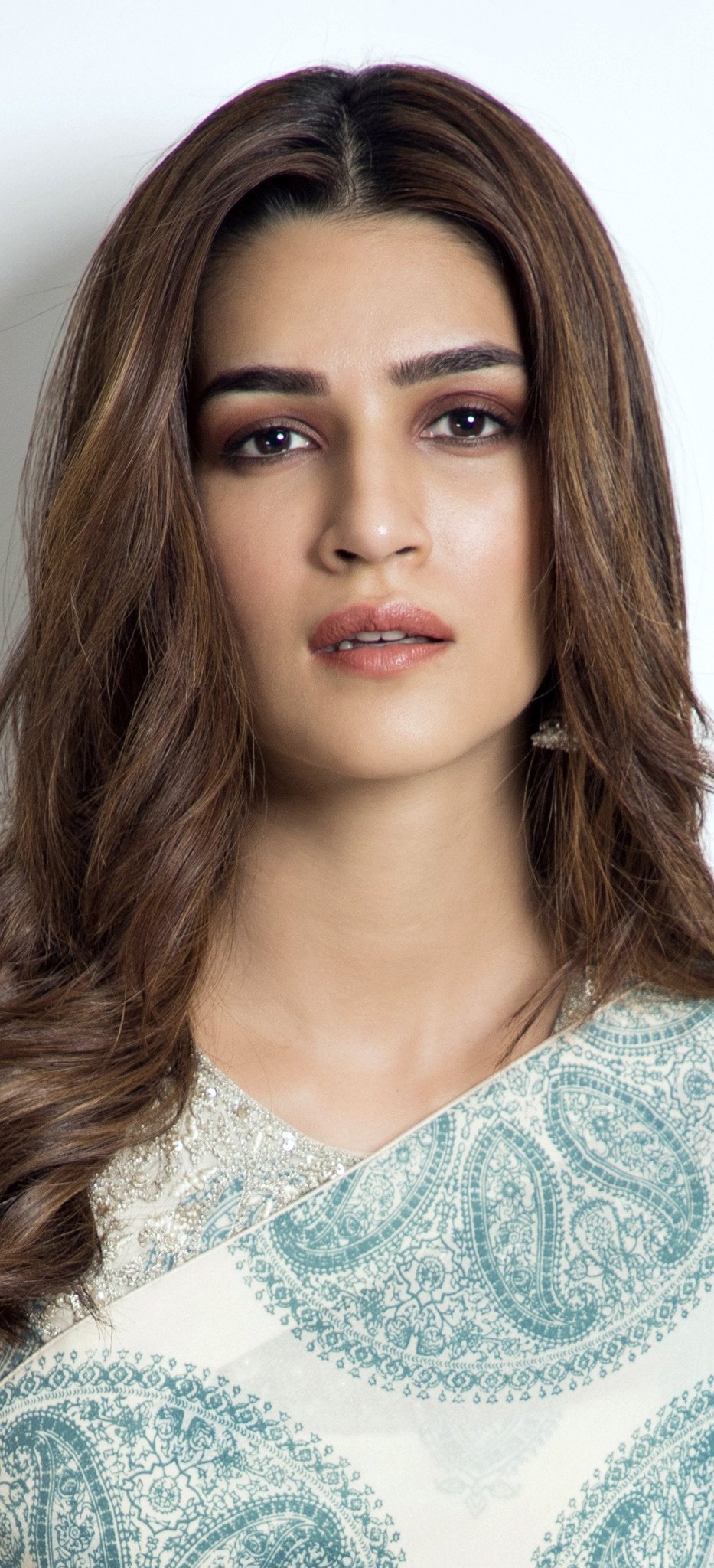 Kriti's cute face (HD) | Scrolller