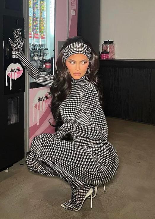 Kylie’s ass is really hypnotic | Scrolller