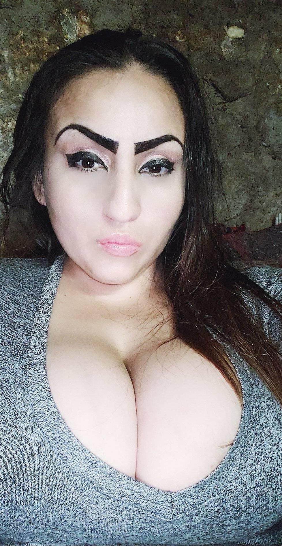 La media hermana de un primo mio 🥵😍💦 | Scrolller