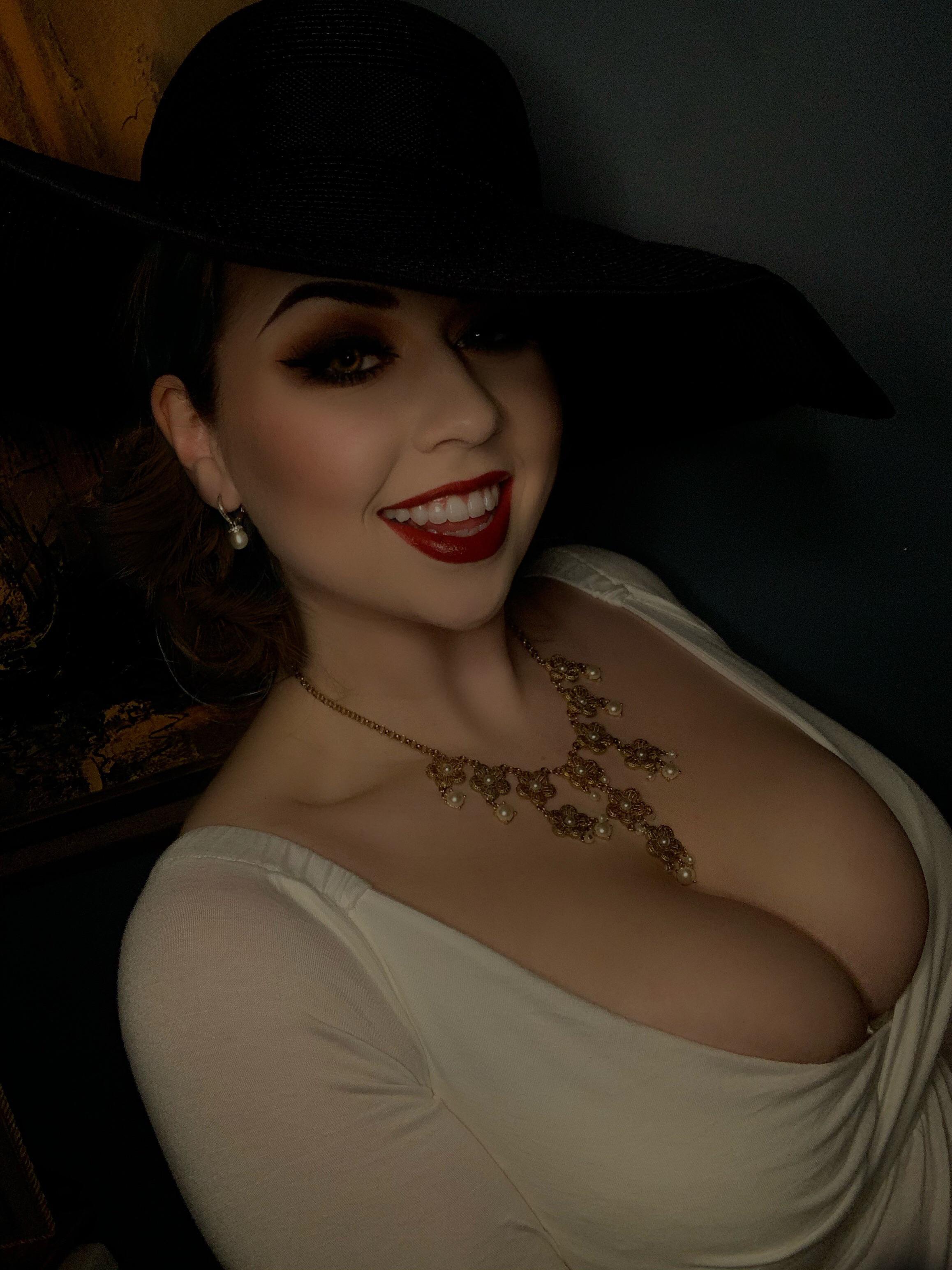 Lady Dimitrescu😈🖤 (Resident Evil 8) | Scrolller