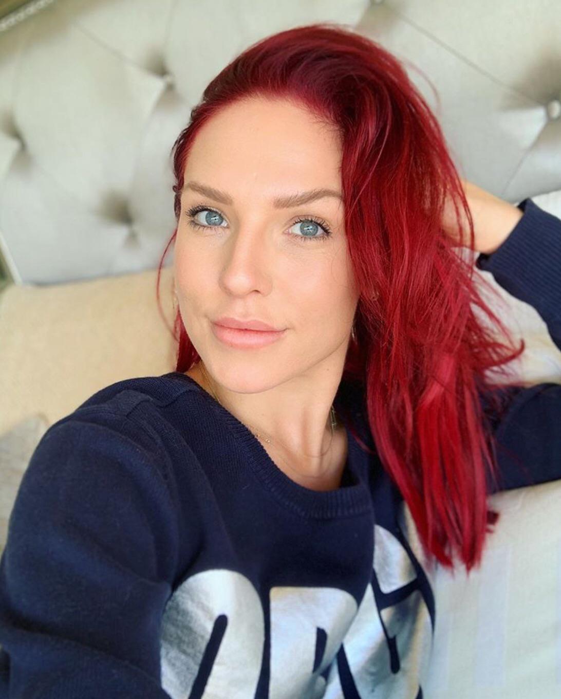 Lady In Red Scrolller