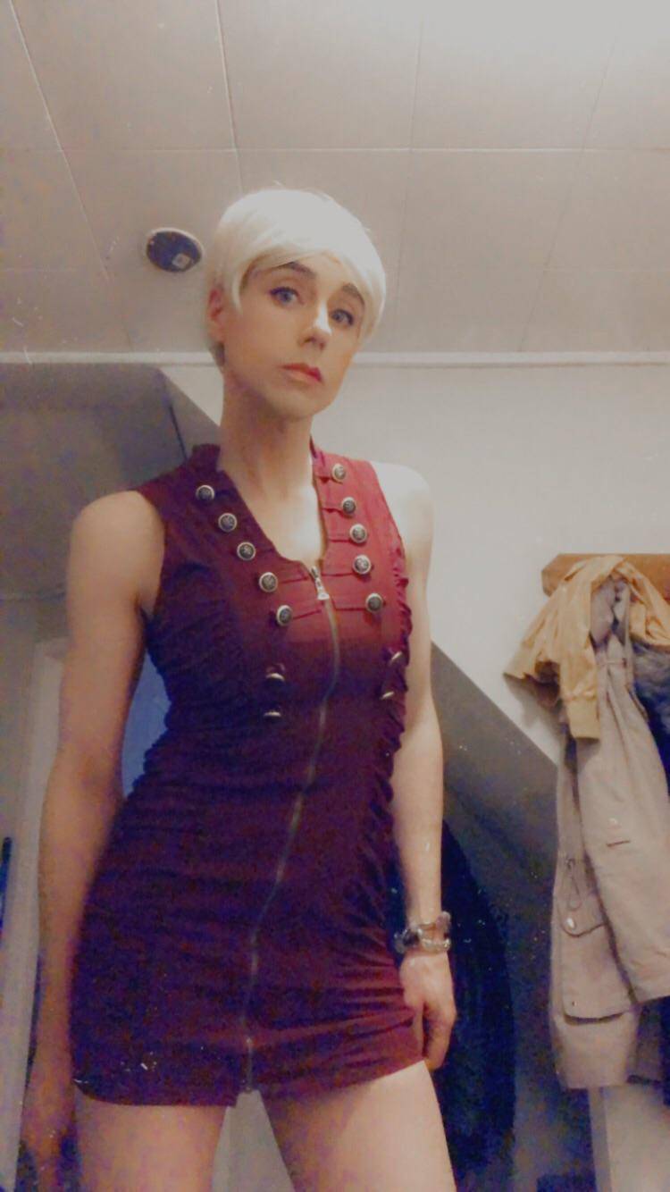 Lady in red | Scrolller