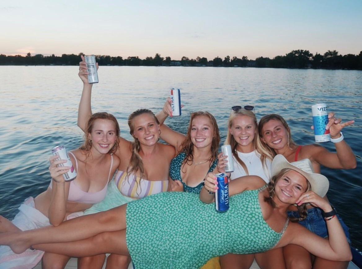 Lake girls | Scrolller