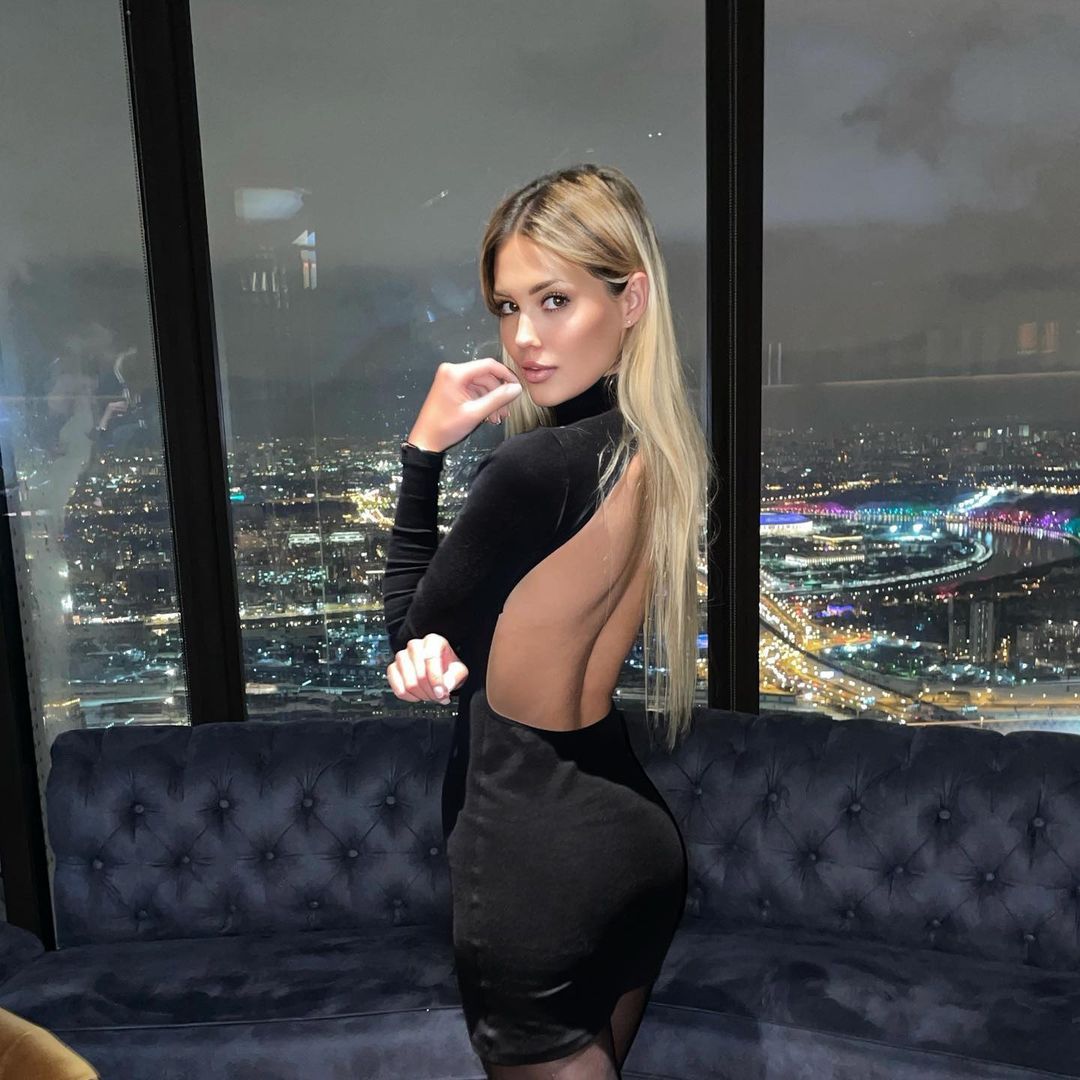 Lara Lepp | Scrolller