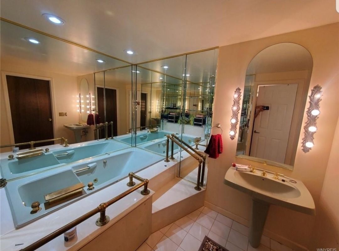 Last place I'd want this much mirror. | Scrolller