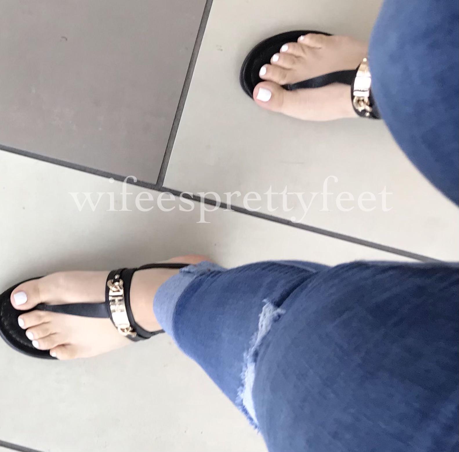 Latina toes | Scrolller