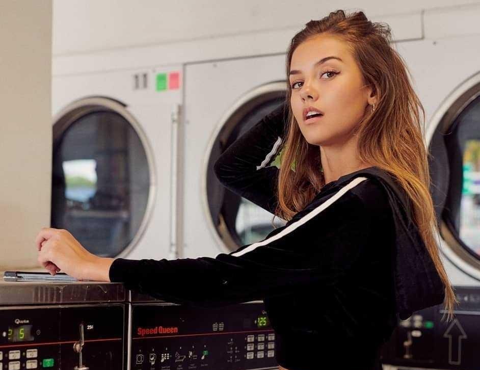 Laundromat stunner | Scrolller