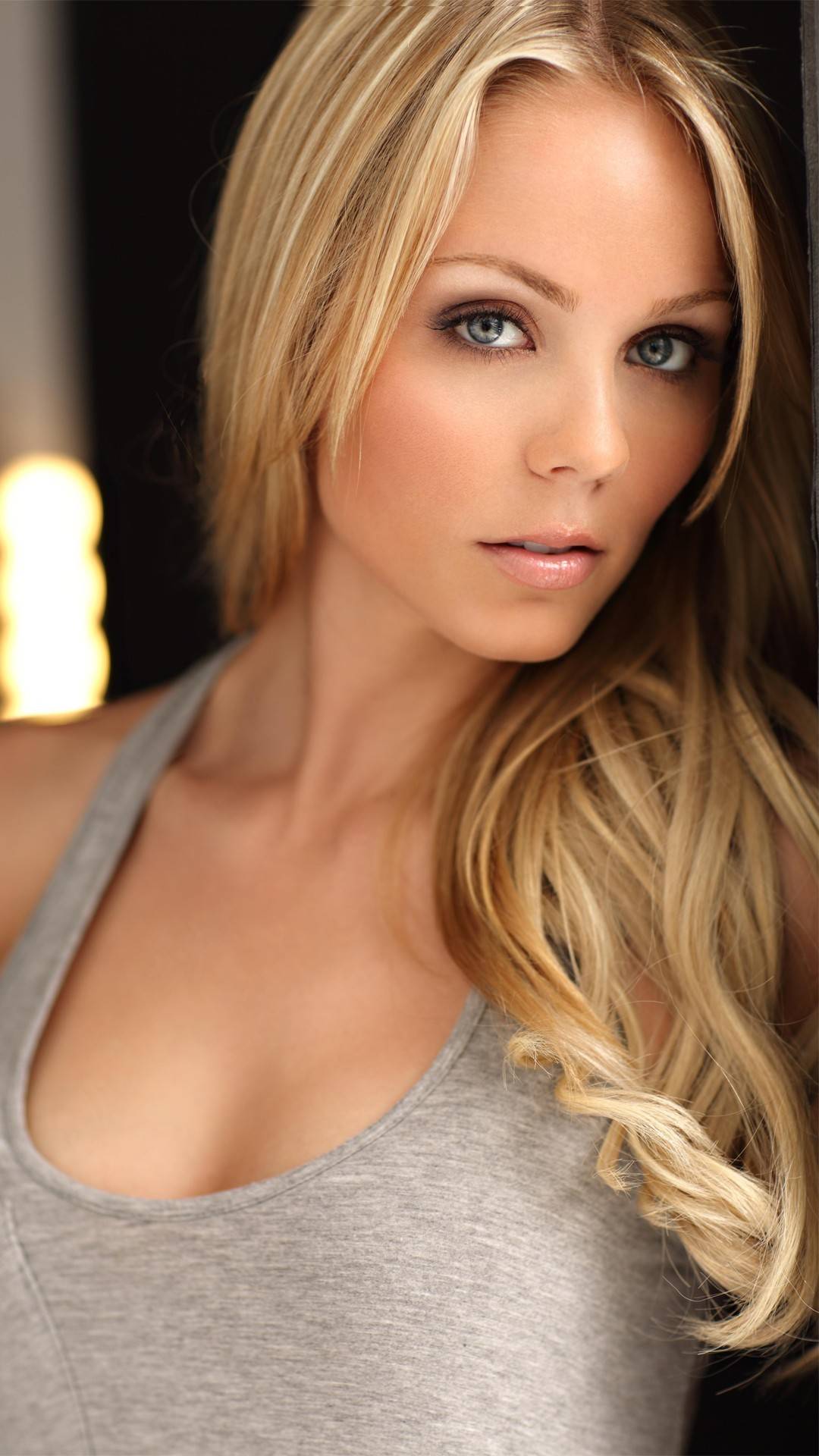 Laura Vandervoort | Scrolller