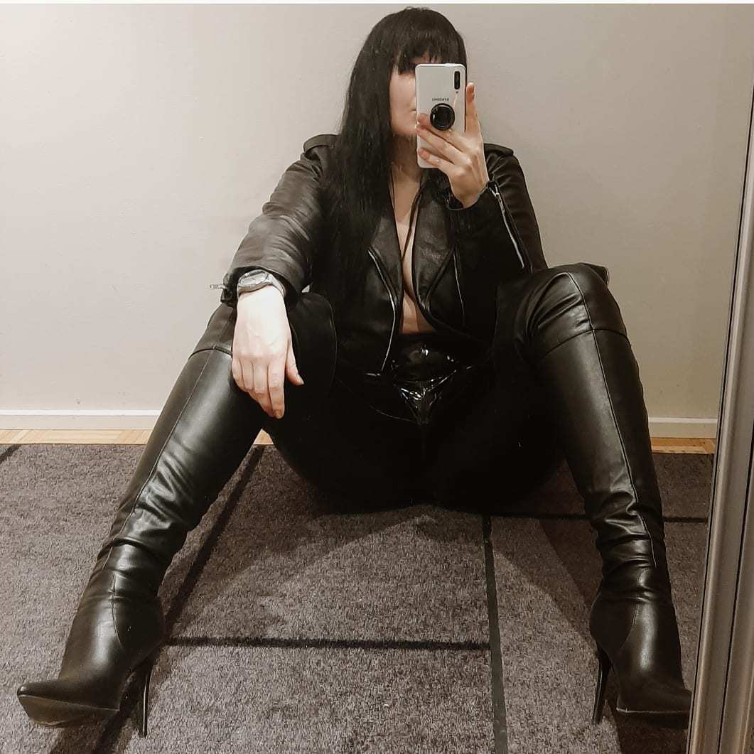 Layers of pleasure! 💋 | Scrolller