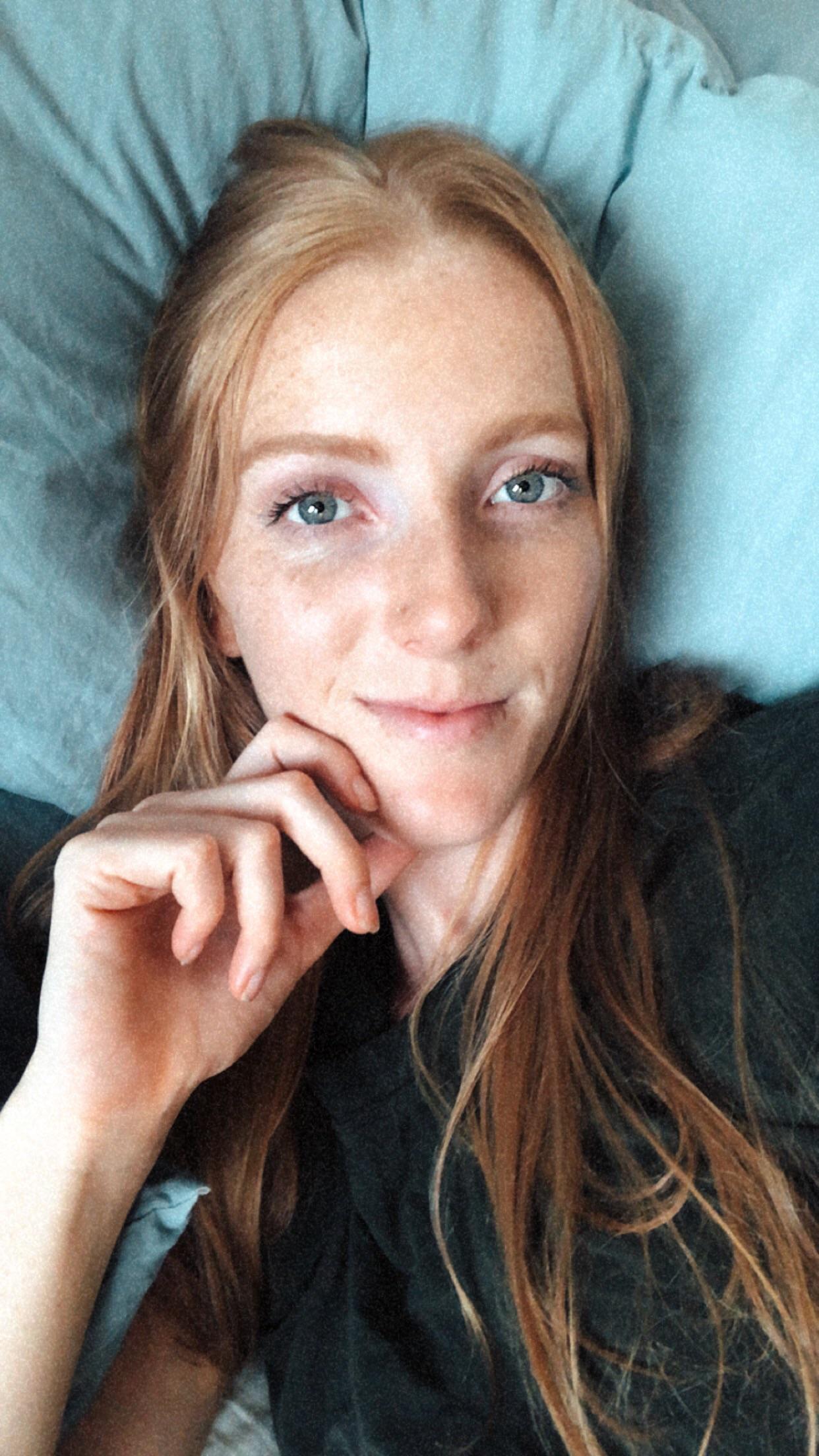 Laying in bed☺️ [F] 23 | Scrolller