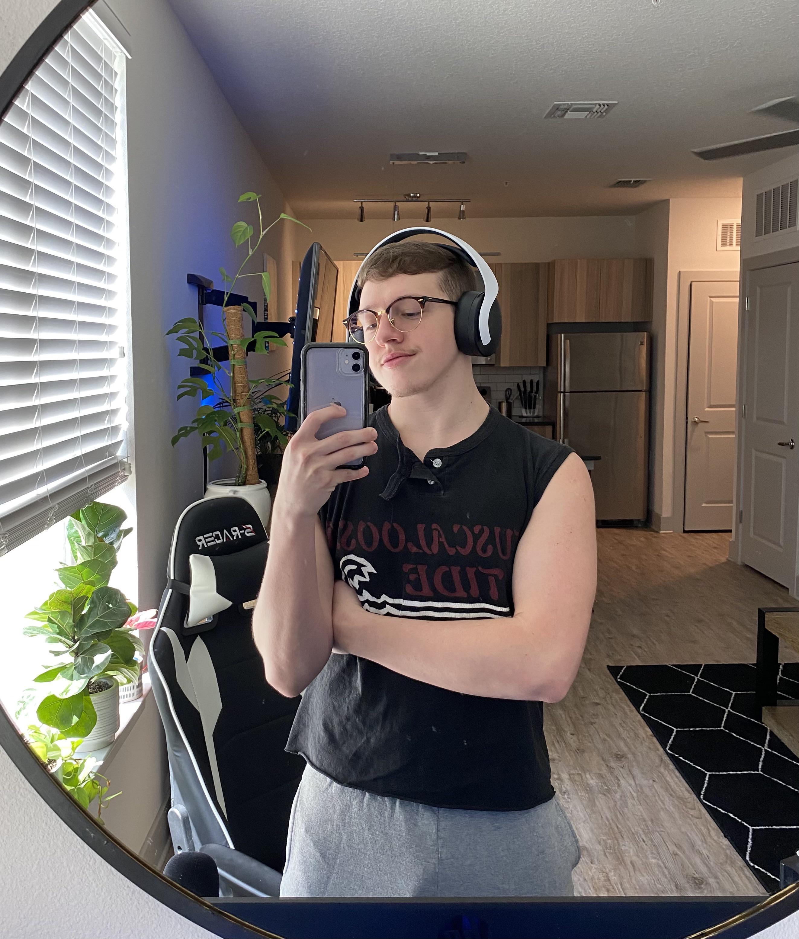 Lazy Sunday, time to stream :) | Scrolller