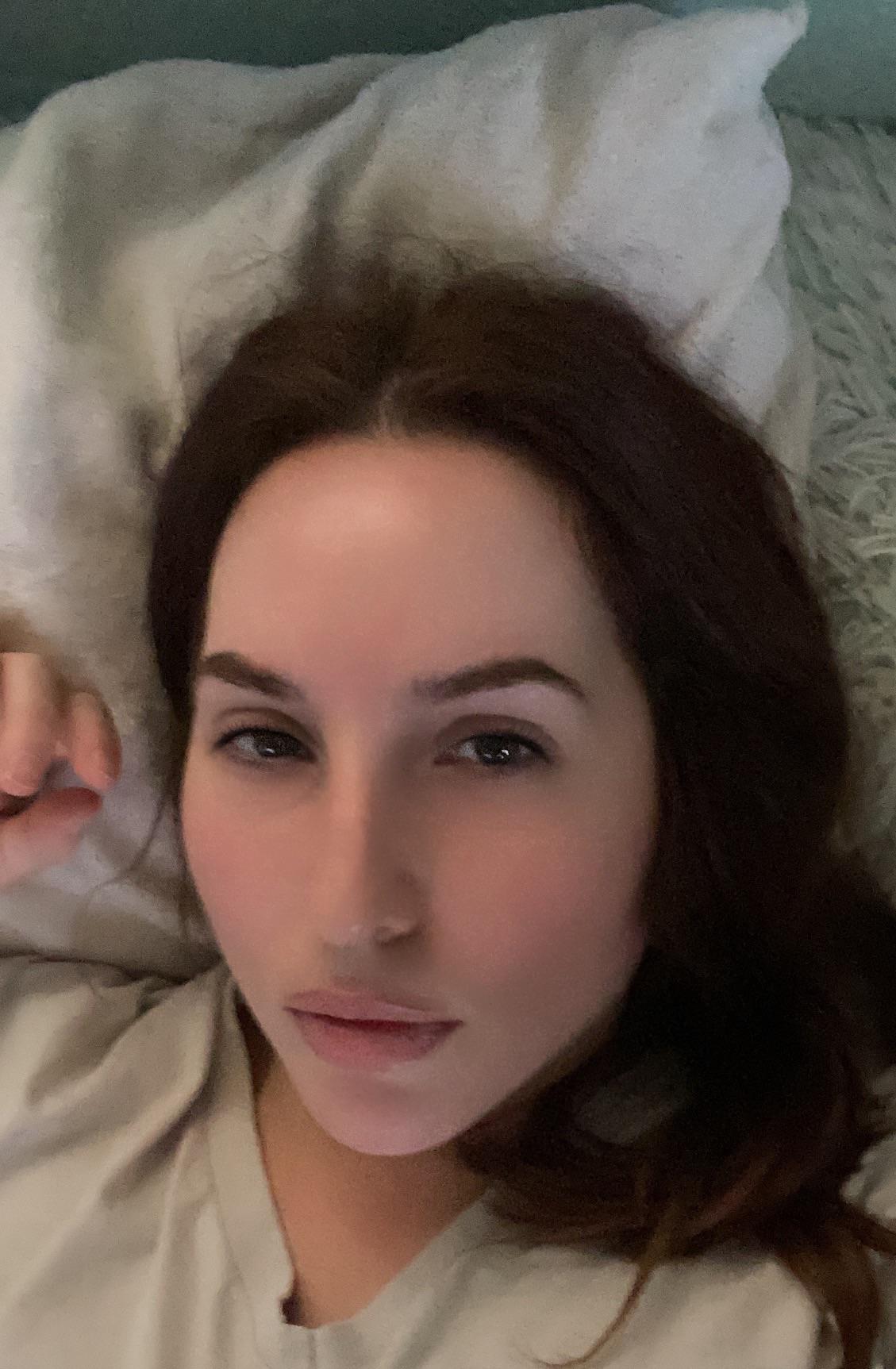 Lazy Sunday Want To Crawl In Bed With Me We Can Make It More Interesting 😘 30 Years Old