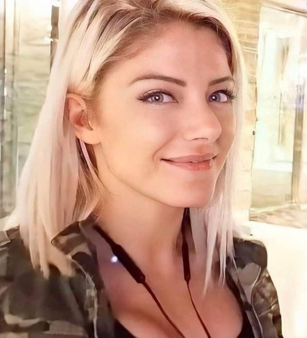 Leaking for Alexa Bliss, would love to get milked and explode for her | Scrolller