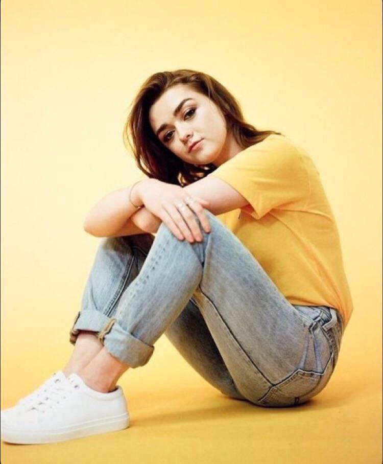 Leaking for Maisie Williams | Scrolller