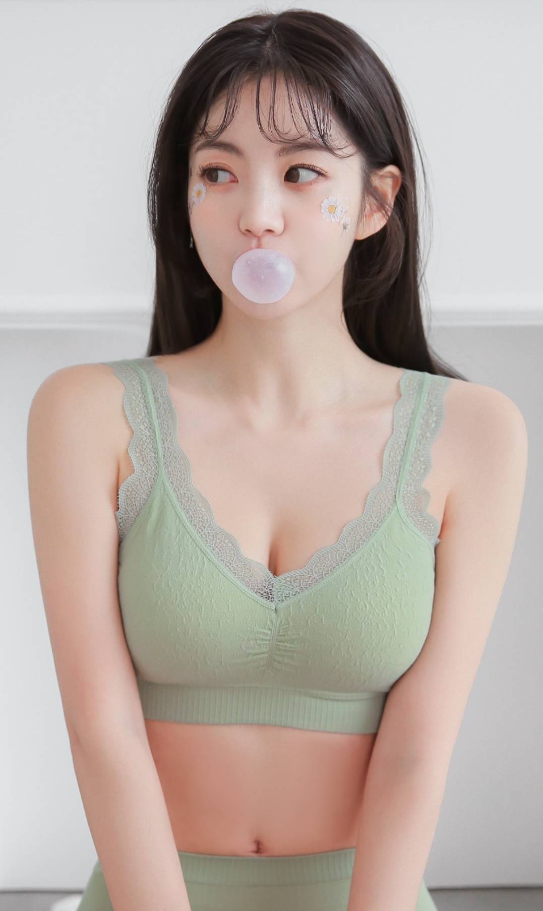 Lee Chaeeun | Scrolller