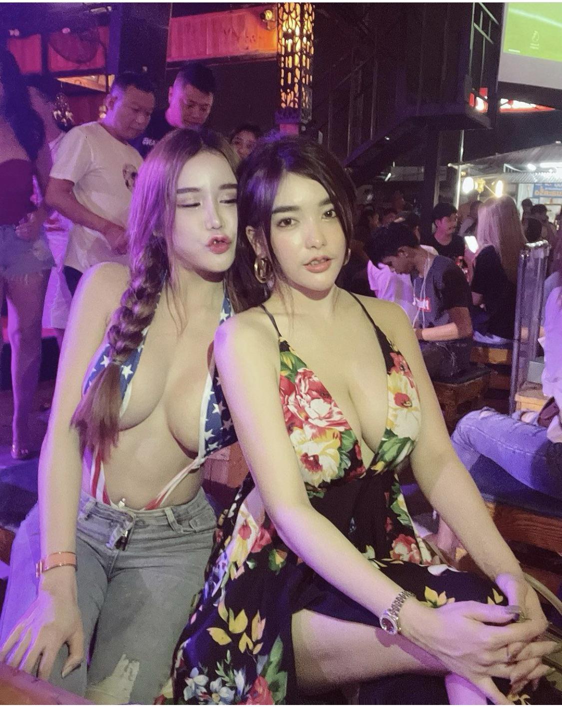 Left or right? Or both? | Scrolller