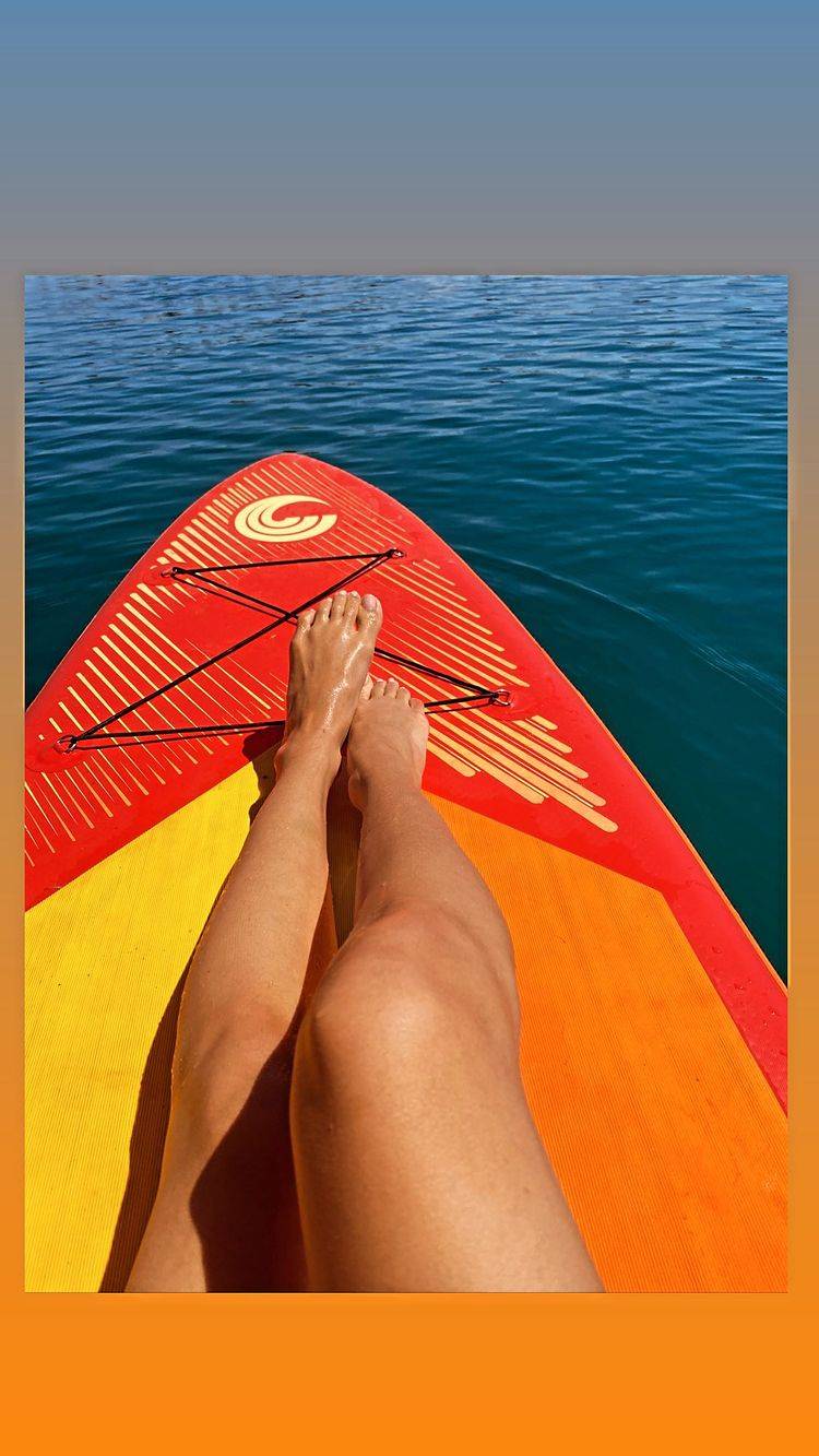 Leg show | Scrolller