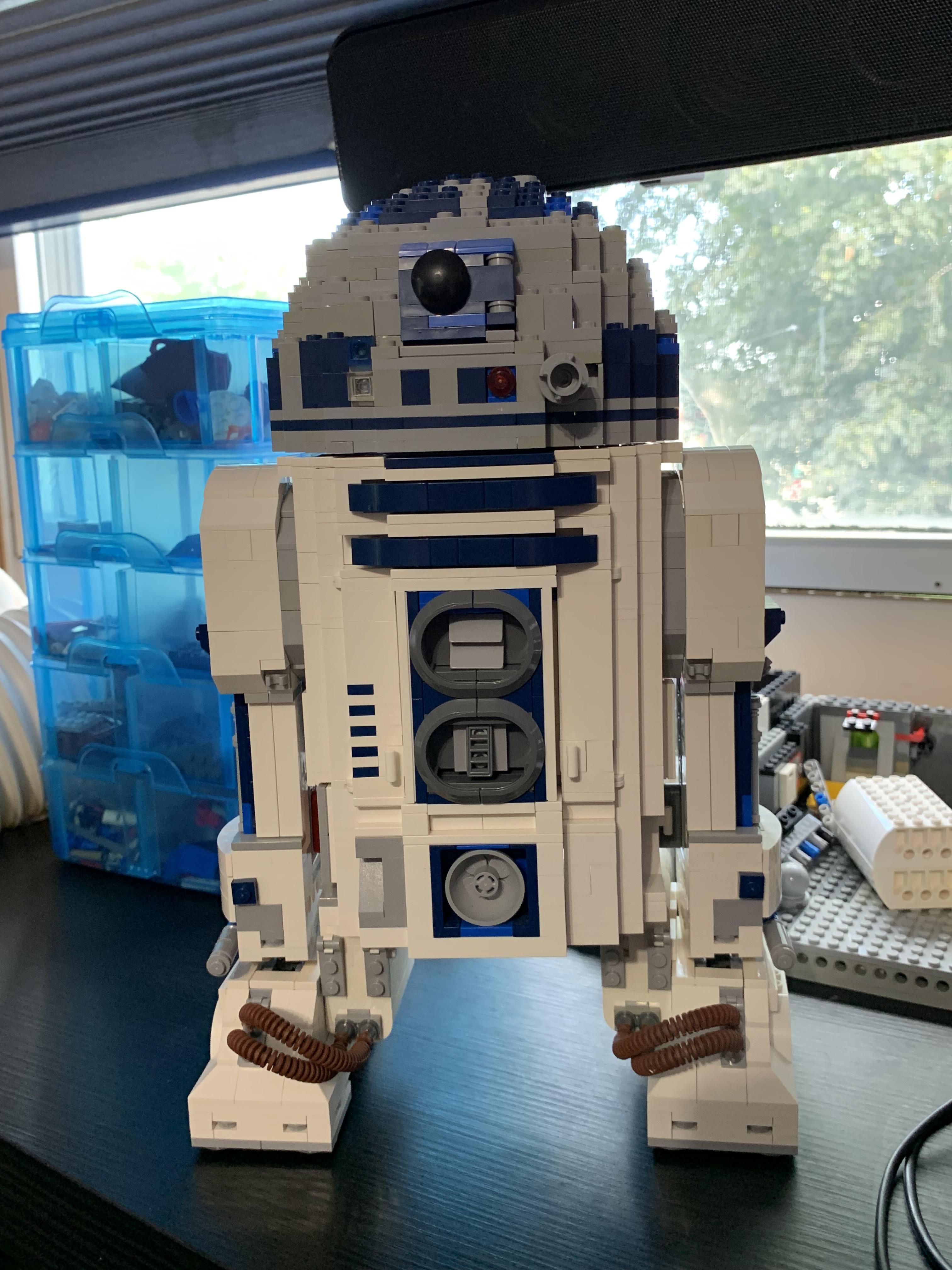 LEGO R2 | Scrolller